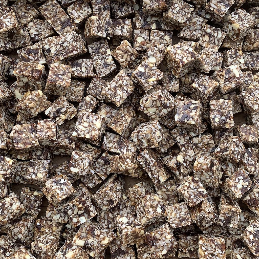 LEMON & POMEGRANATE, chunks of energy – Om Foods | Organic Matters